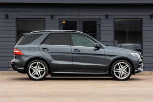 Pelēks Mercedes-Benz ML 350 2013 Jelgava, ar dzinēja tilpumu 3.00 L un nobraukumu 230 tūkst. km par 18950 €, foto 7 vietnē AUTOMOTO.COM.LV