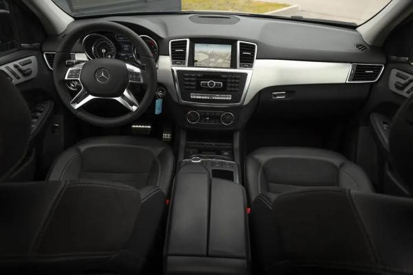 Pelēks Mercedes-Benz ML 350 2013 Jelgava, ar dzinēja tilpumu 3.00 L un nobraukumu 230 tūkst. km par 18950 €, foto 9 vietnē AUTOMOTO.COM.LV