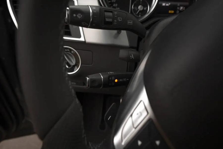 Pelēks Mercedes-Benz ML 350 2013 Jelgava, ar dzinēja tilpumu 3.00 L un nobraukumu 230 tūkst. km par 18950 €, foto 20 vietnē AUTOMOTO.COM.LV