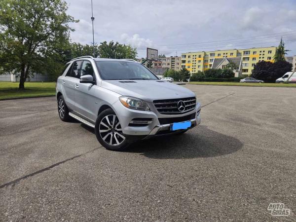 Серый Мерседес МЛ 350 2013 в Вилкавишкис, объемом двигателя 3.00 л и пробегом 0 тыс. км за 9300 €, фото 2 на AUTOMOTO.COM.LV