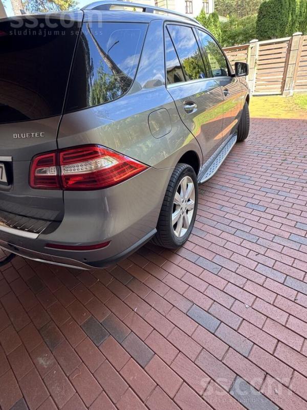 Pelēks Mercedes-Benz ML 350 2013 Rīga, ar dzinēja tilpumu 3.50 L un nobraukumu 182 tūkst. km par 16700 €, foto 3 vietnē AUTOMOTO.COM.LV