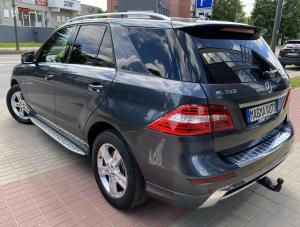 Grey Mercedes-Benz ML 350 2013 in Marijampole, with an engine capacity of 2.99 L and mileage of 260 thousand km for 14850 €, photo 5 on AUTOMOTO.COM.LV