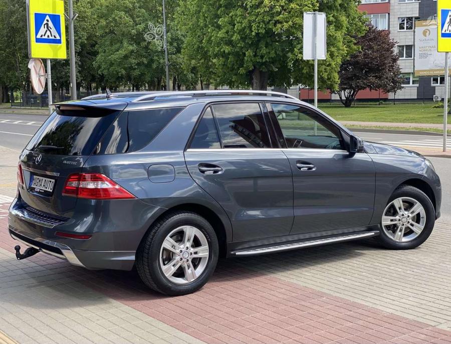Grey Mercedes-Benz ML 350 2013 in Marijampole, with an engine capacity of 2.99 L and mileage of 260 thousand km for 14850 €, photo 6 on AUTOMOTO.COM.LV