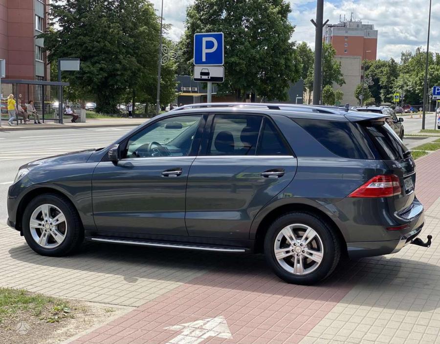 Grey Mercedes-Benz ML 350 2013 in Marijampole, with an engine capacity of 2.99 L and mileage of 260 thousand km for 14850 €, photo 16 on AUTOMOTO.COM.LV