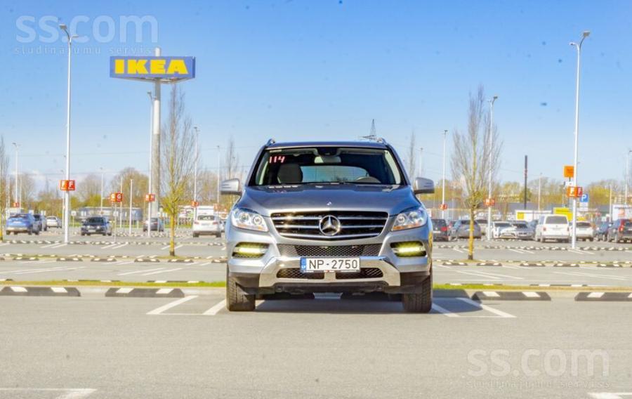 Grey Mercedes-Benz ML 350 2013 in Riga, with an engine capacity of 3.00 L and mileage of 299 thousand km for 12490 €, photo 4 on AUTOMOTO.COM.LV