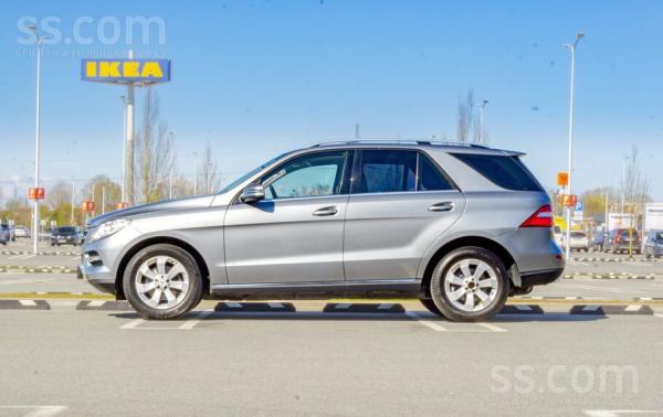 Pelēks Mercedes-Benz ML 350 2013 Rīga, ar dzinēja tilpumu 3.00 L un nobraukumu 299 tūkst. km par 12490 €, foto 4 vietnē AUTOMOTO.COM.LV
