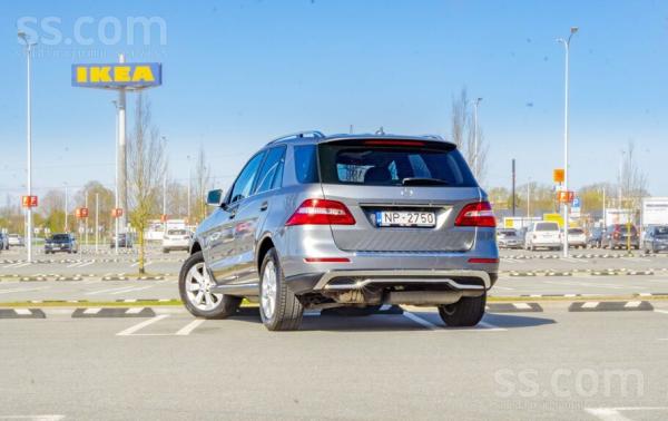 Pelēks Mercedes-Benz ML 350 2013 Rīga, ar dzinēja tilpumu 3.00 L un nobraukumu 299 tūkst. km par 12490 €, foto 7 vietnē AUTOMOTO.COM.LV