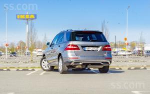 Grey Mercedes-Benz ML 350 2013 in Riga, with an engine capacity of 3.00 L and mileage of 299 thousand km for 12490 €, photo 8 on AUTOMOTO.COM.LV