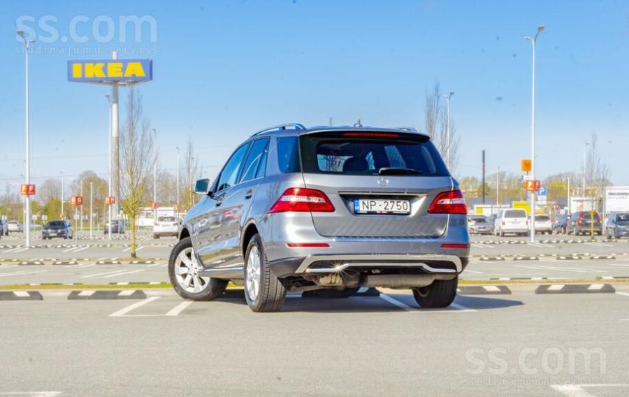 Grey Mercedes-Benz ML 350 2013 in Riga, with an engine capacity of 3.00 L and mileage of 299 thousand km for 12490 €, photo 8 on AUTOMOTO.COM.LV