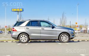 Grey Mercedes-Benz ML 350 2013 in Riga, with an engine capacity of 3.00 L and mileage of 299 thousand km for 12490 €, photo 9 on AUTOMOTO.COM.LV