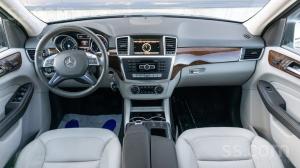 Grey Mercedes-Benz ML 350 2013 in Riga, with an engine capacity of 3.00 L and mileage of 299 thousand km for 12490 €, photo 12 on AUTOMOTO.COM.LV
