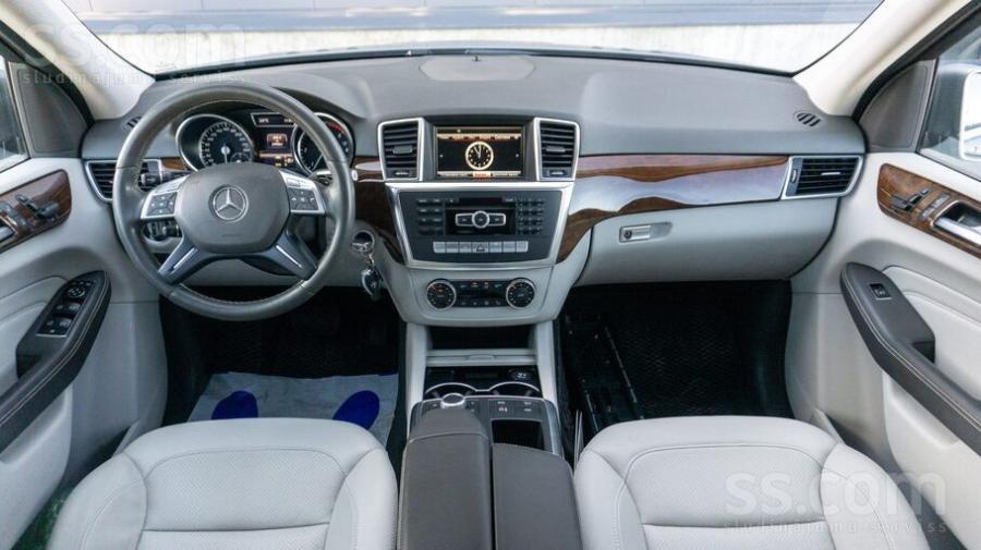 Grey Mercedes-Benz ML 350 2013 in Riga, with an engine capacity of 3.00 L and mileage of 299 thousand km for 12490 €, photo 12 on AUTOMOTO.COM.LV