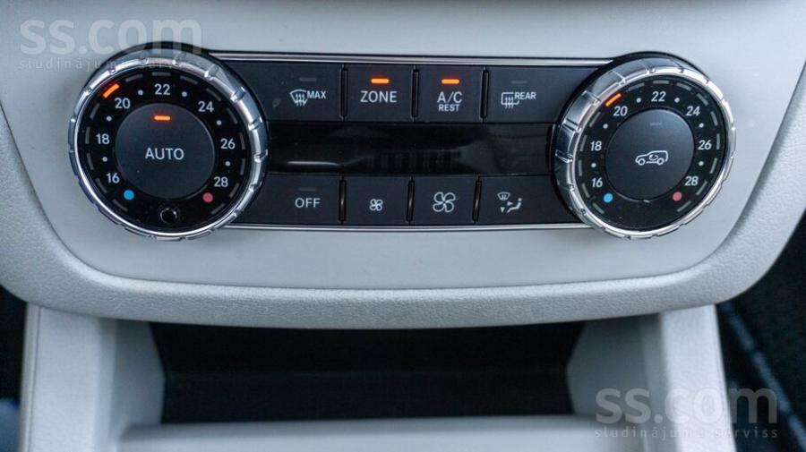 Grey Mercedes-Benz ML 350 2013 in Riga, with an engine capacity of 3.00 L and mileage of 299 thousand km for 12490 €, photo 17 on AUTOMOTO.COM.LV