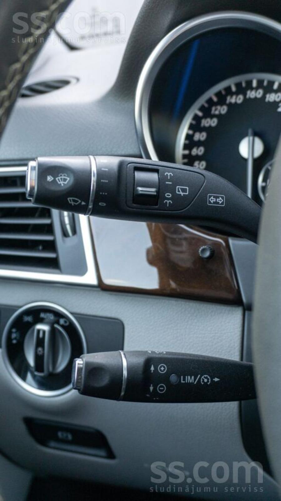 Grey Mercedes-Benz ML 350 2013 in Riga, with an engine capacity of 3.00 L and mileage of 299 thousand km for 12490 €, photo 23 on AUTOMOTO.COM.LV