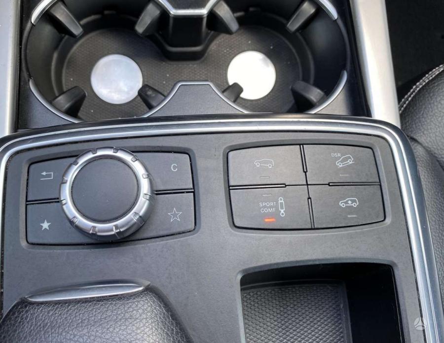 Pelēks Mercedes-Benz ML 350 2013 Marijampole, ar dzinēja tilpumu 2.99 L un nobraukumu 260 tūkst. km par 14999 €, foto 39 vietnē AUTOMOTO.COM.LV
