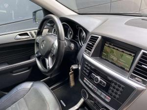 Pelēks Mercedes-Benz ML 350 2013 Marijampole, ar dzinēja tilpumu 2.99 L un nobraukumu 260 tūkst. km par 14999 €, foto 41 vietnē AUTOMOTO.COM.LV