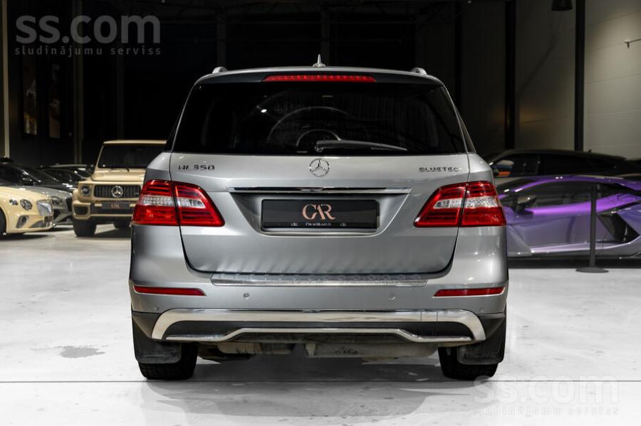 Pelēks Mercedes-Benz ML 350 2013 Rīga, ar dzinēja tilpumu 3.00 L un nobraukumu 311 tūkst. km par 16000 €, foto 6 vietnē AUTOMOTO.COM.LV