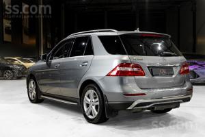Pelēks Mercedes-Benz ML 350 2013 Rīga, ar dzinēja tilpumu 3.00 L un nobraukumu 311 tūkst. km par 16000 €, foto 7 vietnē AUTOMOTO.COM.LV