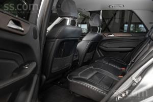 Pelēks Mercedes-Benz ML 350 2013 Rīga, ar dzinēja tilpumu 3.00 L un nobraukumu 311 tūkst. km par 16000 €, foto 14 vietnē AUTOMOTO.COM.LV