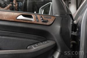 Pelēks Mercedes-Benz ML 350 2013 Rīga, ar dzinēja tilpumu 3.00 L un nobraukumu 311 tūkst. km par 16000 €, foto 15 vietnē AUTOMOTO.COM.LV