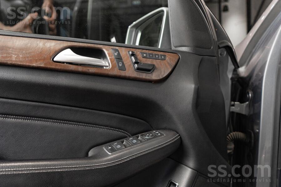 Pelēks Mercedes-Benz ML 350 2013 Rīga, ar dzinēja tilpumu 3.00 L un nobraukumu 311 tūkst. km par 16000 €, foto 15 vietnē AUTOMOTO.COM.LV
