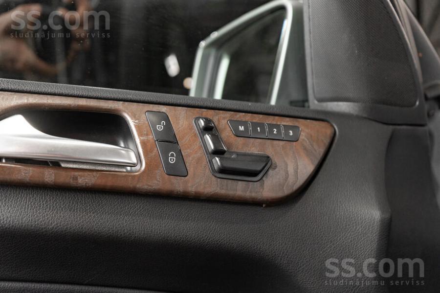 Pelēks Mercedes-Benz ML 350 2013 Rīga, ar dzinēja tilpumu 3.00 L un nobraukumu 311 tūkst. km par 16000 €, foto 16 vietnē AUTOMOTO.COM.LV