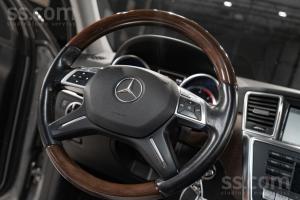 Pelēks Mercedes-Benz ML 350 2013 Rīga, ar dzinēja tilpumu 3.00 L un nobraukumu 311 tūkst. km par 16000 €, foto 21 vietnē AUTOMOTO.COM.LV