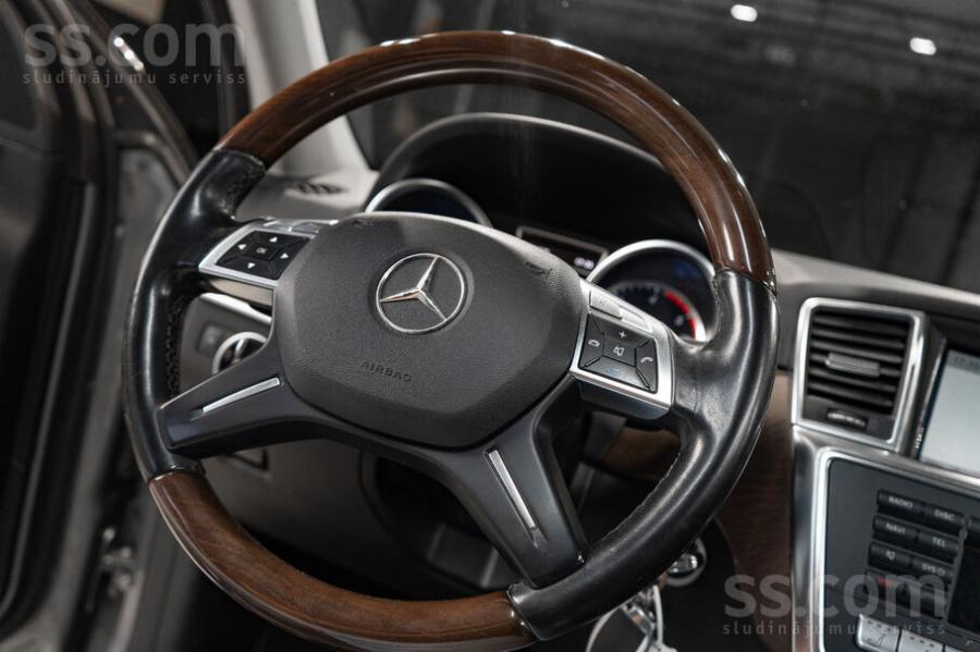 Pelēks Mercedes-Benz ML 350 2013 Rīga, ar dzinēja tilpumu 3.00 L un nobraukumu 311 tūkst. km par 16000 €, foto 21 vietnē AUTOMOTO.COM.LV
