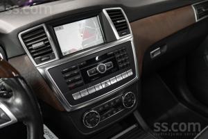 Pelēks Mercedes-Benz ML 350 2013 Rīga, ar dzinēja tilpumu 3.00 L un nobraukumu 311 tūkst. km par 16000 €, foto 22 vietnē AUTOMOTO.COM.LV