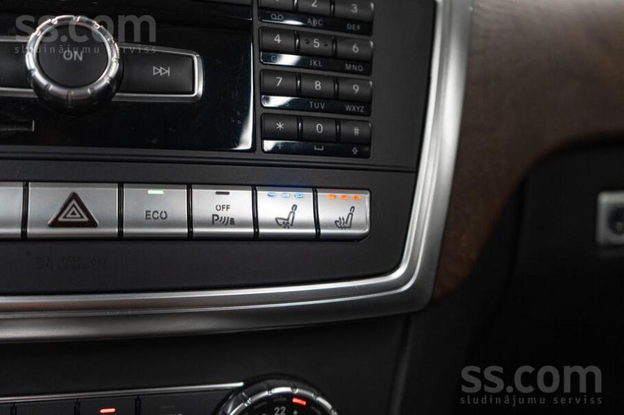 Pelēks Mercedes-Benz ML 350 2013 Rīga, ar dzinēja tilpumu 3.00 L un nobraukumu 311 tūkst. km par 16000 €, foto 25 vietnē AUTOMOTO.COM.LV