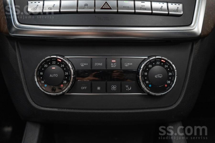 Pelēks Mercedes-Benz ML 350 2013 Rīga, ar dzinēja tilpumu 3.00 L un nobraukumu 311 tūkst. km par 16000 €, foto 26 vietnē AUTOMOTO.COM.LV