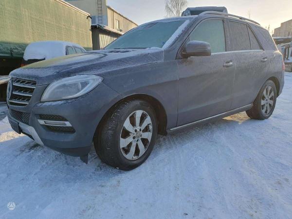 Grey Mercedes-Benz ML 350 2014 in Siauliai, with an engine capacity of 3.00 L and mileage of 300 thousand km for 6500 €, photo 1 on AUTOMOTO.COM.LV