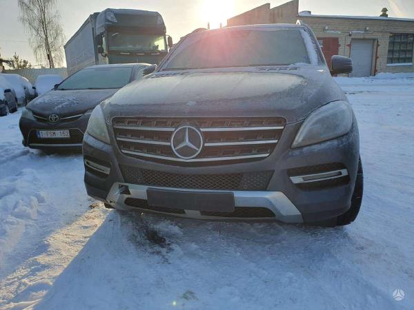 Grey Mercedes-Benz ML 350 2014 in Siauliai, with an engine capacity of 3.00 L and mileage of 300 thousand km for 6500 €, photo 2 on AUTOMOTO.COM.LV