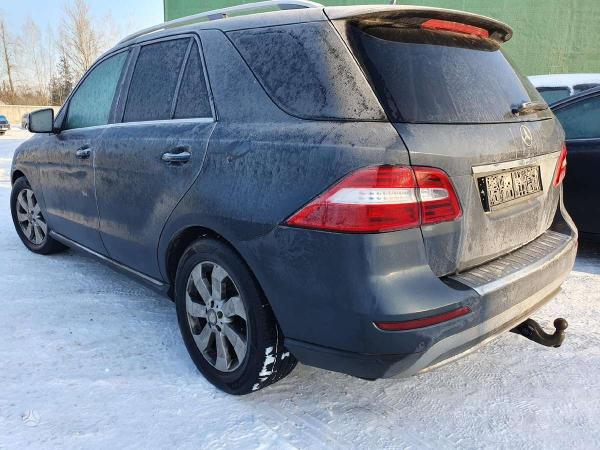 Grey Mercedes-Benz ML 350 2014 in Siauliai, with an engine capacity of 3.00 L and mileage of 300 thousand km for 6500 €, photo 3 on AUTOMOTO.COM.LV