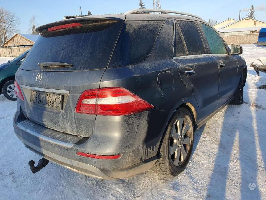 Grey Mercedes-Benz ML 350 2014 in Siauliai, with an engine capacity of 3.00 L and mileage of 300 thousand km for 6500 €, photo 5 on AUTOMOTO.COM.LV