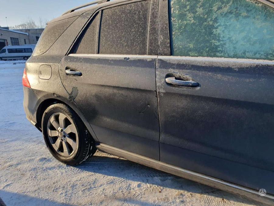 Grey Mercedes-Benz ML 350 2014 in Siauliai, with an engine capacity of 3.00 L and mileage of 300 thousand km for 6500 €, photo 7 on AUTOMOTO.COM.LV