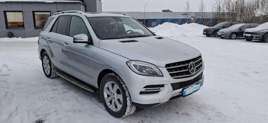 Pelēks Mercedes-Benz ML 350 2014 Viļņa, ar dzinēja tilpumu 2.99 L un nobraukumu 249 tūkst. km par 15900 €, foto 2 vietnē AUTOMOTO.COM.LV