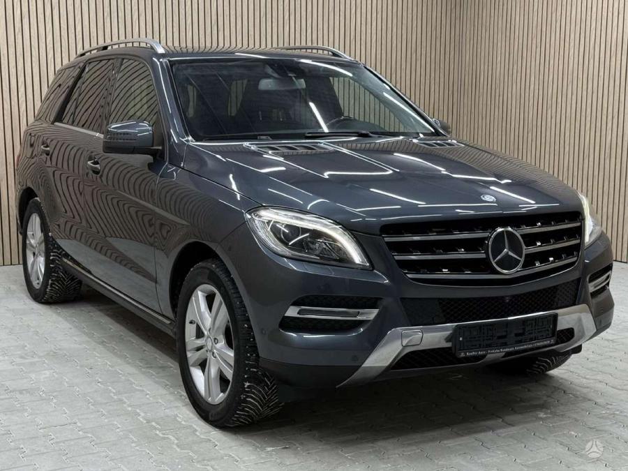Grey Mercedes-Benz ML 350 2014 in Marijampole, with an engine capacity of 2.99 L and mileage of 291 thousand km for 16500 €, photo 1 on AUTOMOTO.COM.LV