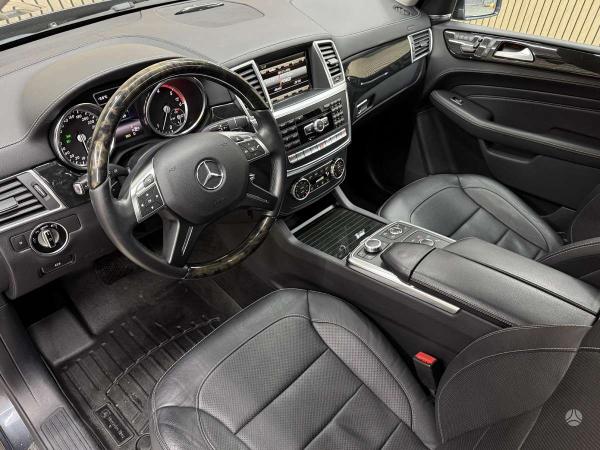 Grey Mercedes-Benz ML 350 2014 in Marijampole, with an engine capacity of 2.99 L and mileage of 291 thousand km for 16500 €, photo 2 on AUTOMOTO.COM.LV