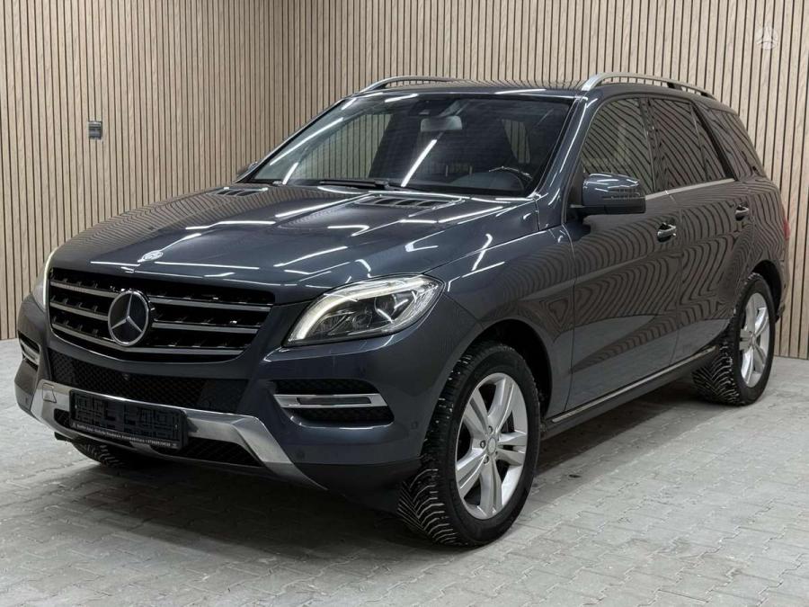 Grey Mercedes-Benz ML 350 2014 in Marijampole, with an engine capacity of 2.99 L and mileage of 291 thousand km for 16500 €, photo 5 on AUTOMOTO.COM.LV