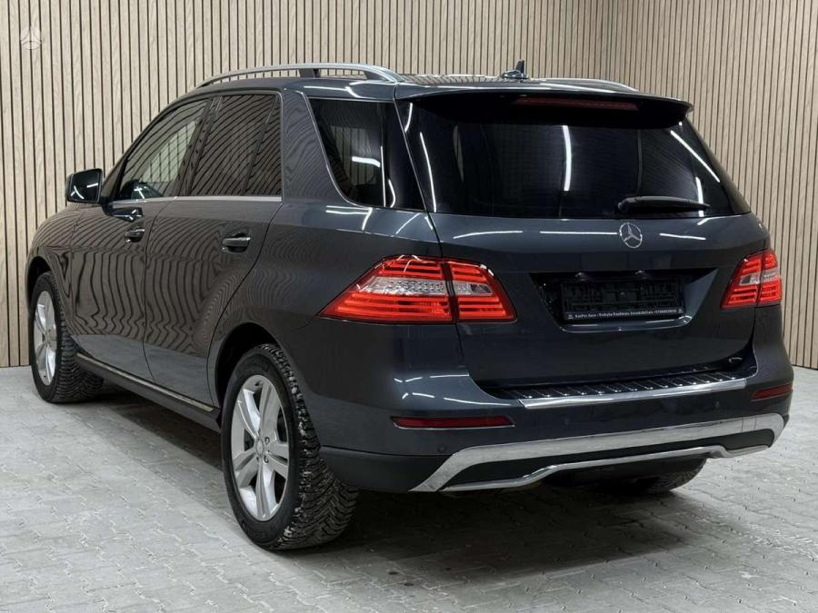 Grey Mercedes-Benz ML 350 2014 in Marijampole, with an engine capacity of 2.99 L and mileage of 291 thousand km for 16500 €, photo 6 on AUTOMOTO.COM.LV