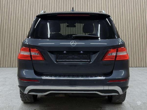 Grey Mercedes-Benz ML 350 2014 in Marijampole, with an engine capacity of 2.99 L and mileage of 291 thousand km for 16500 €, photo 7 on AUTOMOTO.COM.LV