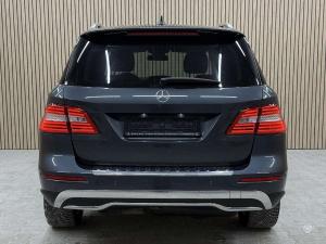 Grey Mercedes-Benz ML 350 2014 in Marijampole, with an engine capacity of 2.99 L and mileage of 291 thousand km for 16500 €, photo 7 on AUTOMOTO.COM.LV