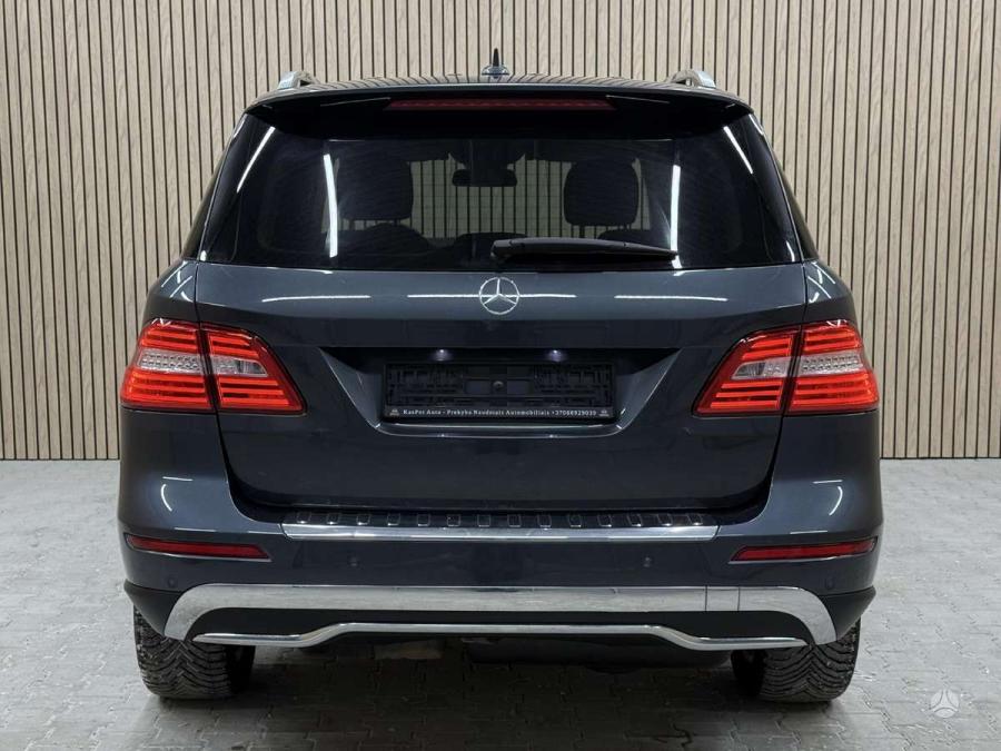 Grey Mercedes-Benz ML 350 2014 in Marijampole, with an engine capacity of 2.99 L and mileage of 291 thousand km for 16500 €, photo 7 on AUTOMOTO.COM.LV