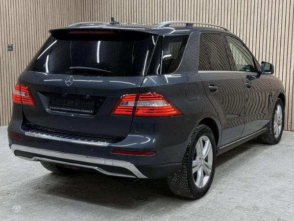 Grey Mercedes-Benz ML 350 2014 in Marijampole, with an engine capacity of 2.99 L and mileage of 291 thousand km for 16500 €, photo 8 on AUTOMOTO.COM.LV