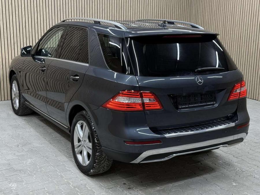 Grey Mercedes-Benz ML 350 2014 in Marijampole, with an engine capacity of 2.99 L and mileage of 291 thousand km for 16500 €, photo 11 on AUTOMOTO.COM.LV