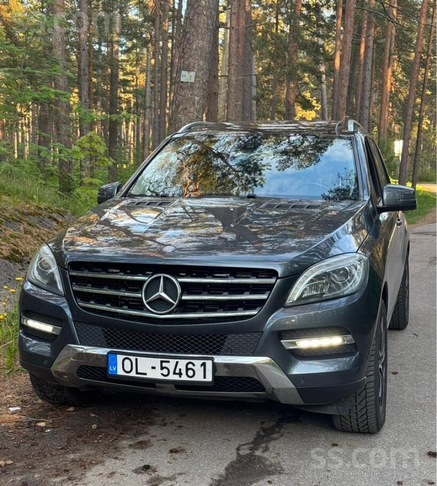 Pelēks Mercedes-Benz ML 350 2014 Rīga, ar dzinēja tilpumu 3.00 L un nobraukumu 289 tūkst. km par 13590 €, foto 1 vietnē AUTOMOTO.COM.LV