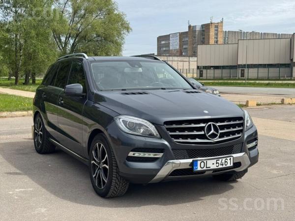 Серый Мерседес МЛ 350 2014 в Рига, объемом двигателя 3.00 л и пробегом 289 тыс. км за 13590 €, фото 3 на AUTOMOTO.COM.LV