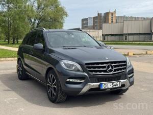 Pelēks Mercedes-Benz ML 350 2014 Rīga, ar dzinēja tilpumu 3.00 L un nobraukumu 289 tūkst. km par 13590 €, foto 4 vietnē AUTOMOTO.COM.LV
