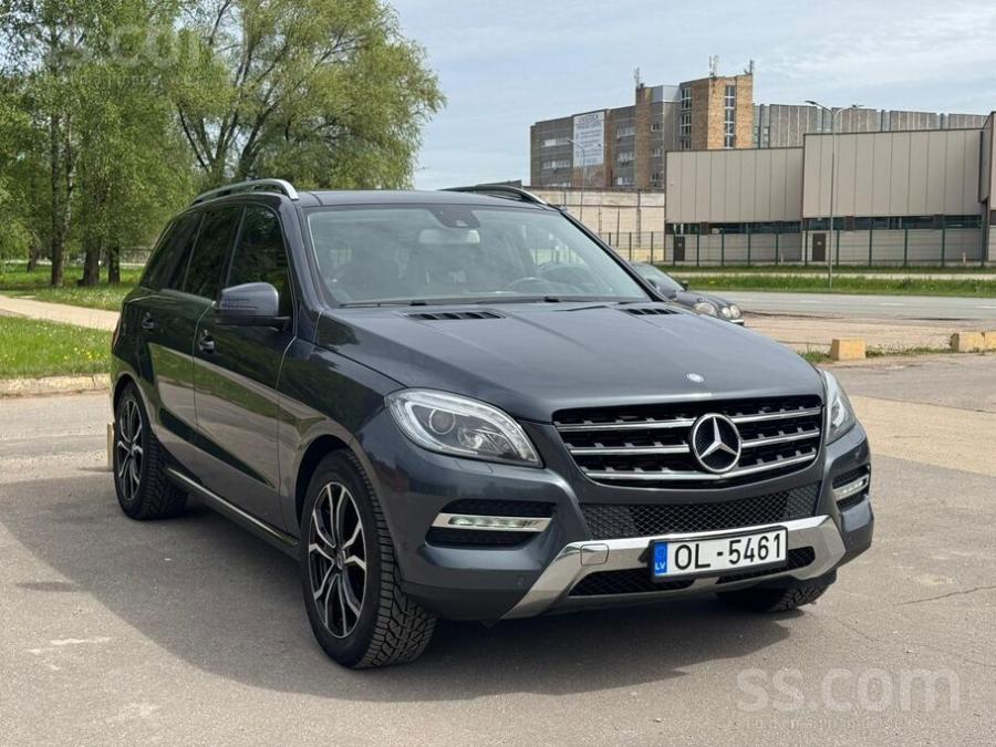 Pelēks Mercedes-Benz ML 350 2014 Rīga, ar dzinēja tilpumu 3.00 L un nobraukumu 289 tūkst. km par 13590 €, foto 4 vietnē AUTOMOTO.COM.LV
